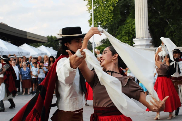 Los artistas más populares de la música folklórica argentina